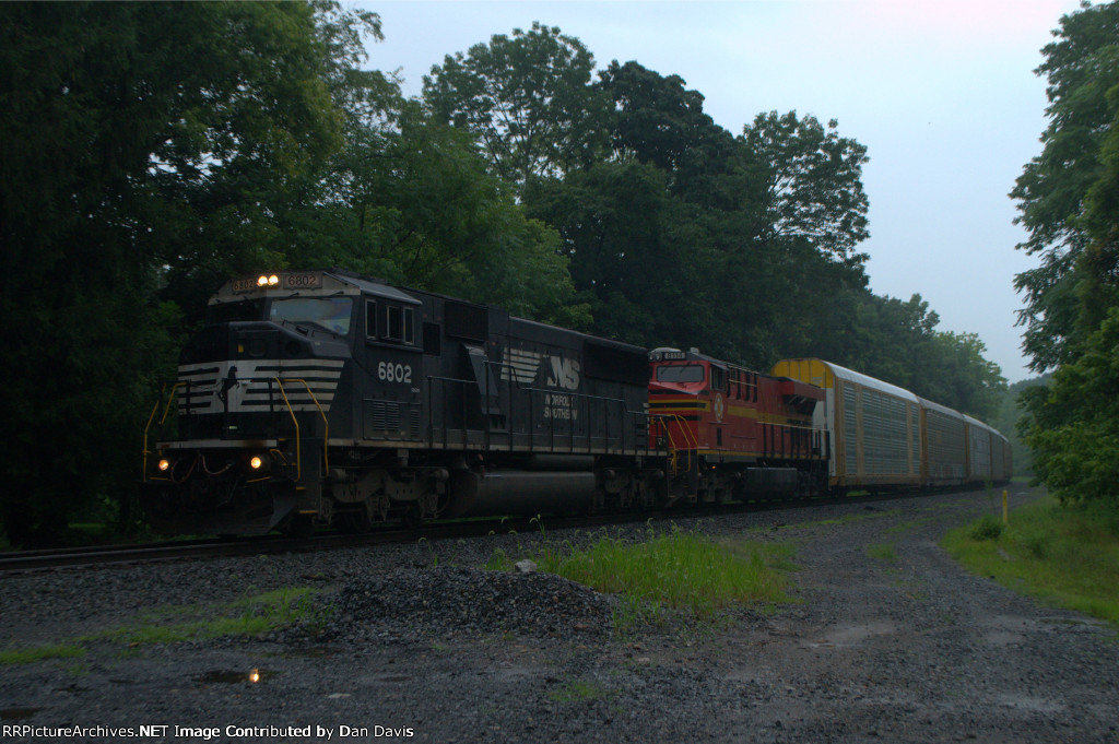 NS SD60M 6802 leads 11J